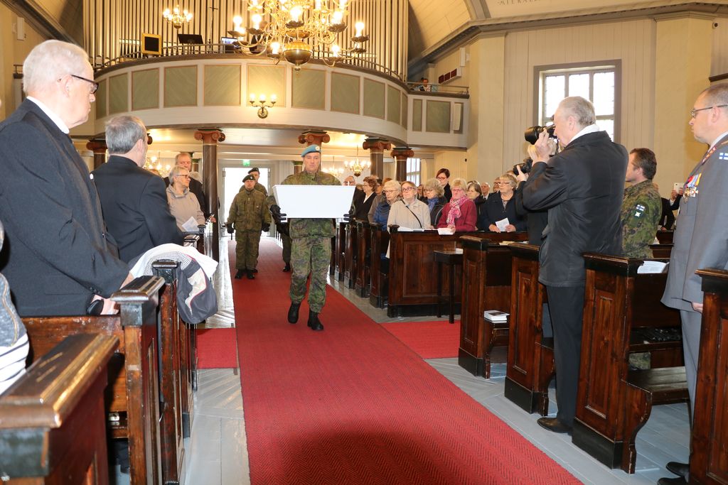 Kiitos vapaudesta - sankarivainaja Marttila siunattiin kotihaudan ...