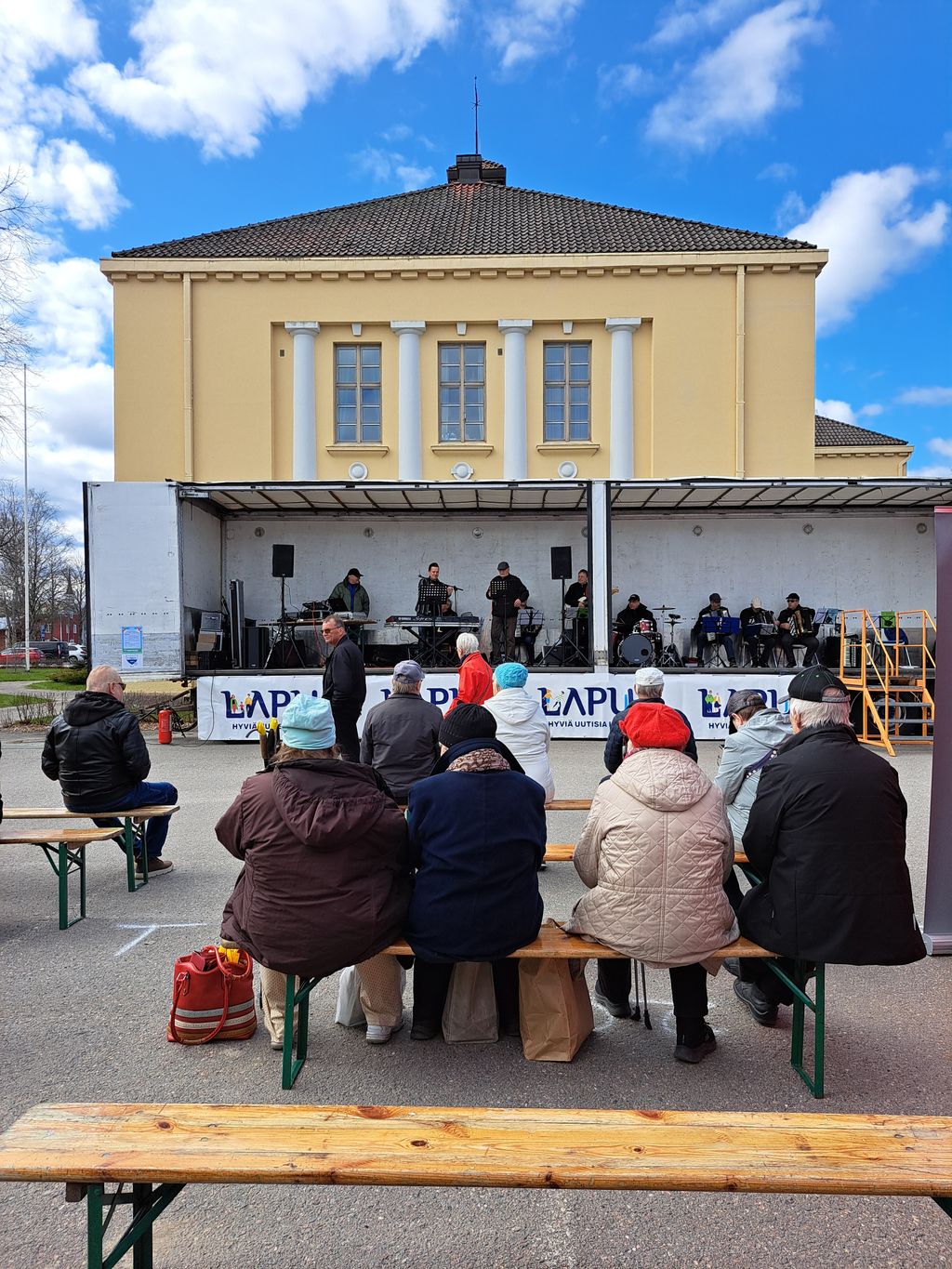 Markkinat kokosivat väkeä yhteen | Lapuan Sanomat